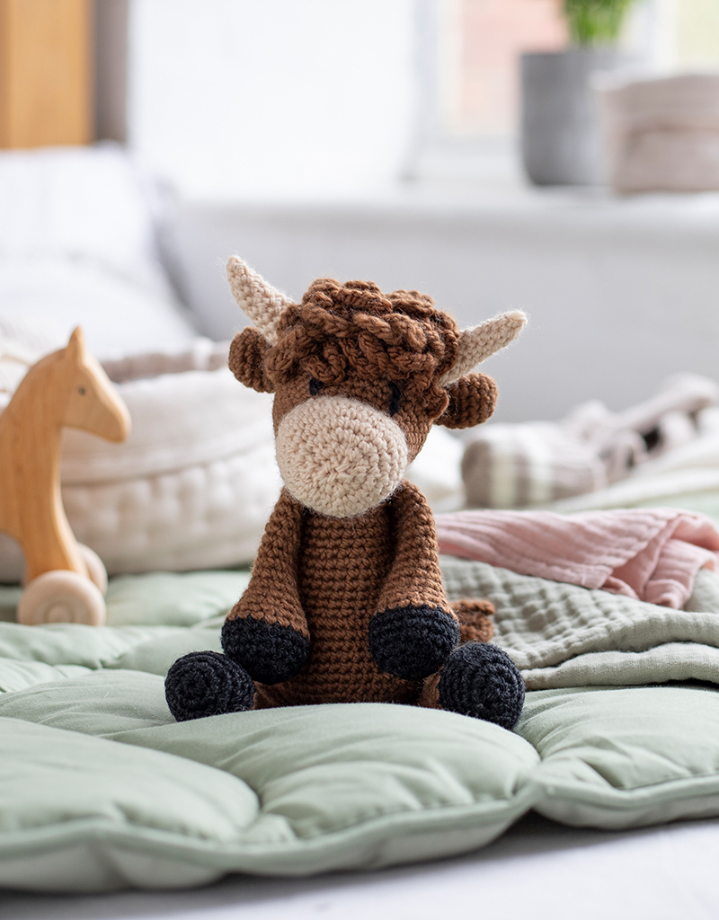 Easy Crochet Highland Cow Kit | TOFT