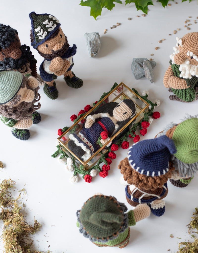 Snow White Fairy Tales Crochet Kit | TOFT