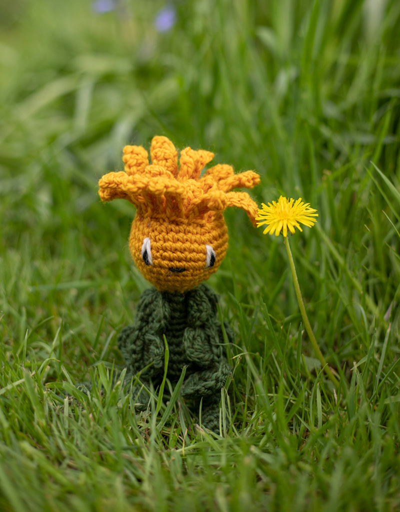 Grow your own: Mini Dandelion Crochet Kit | TOFT