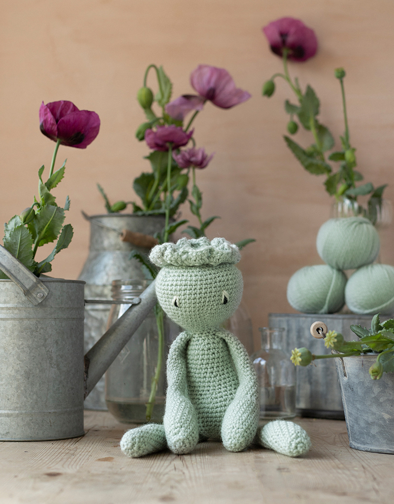 Crochet your own: Poppy Sead Head Crochet Kit | TOFT