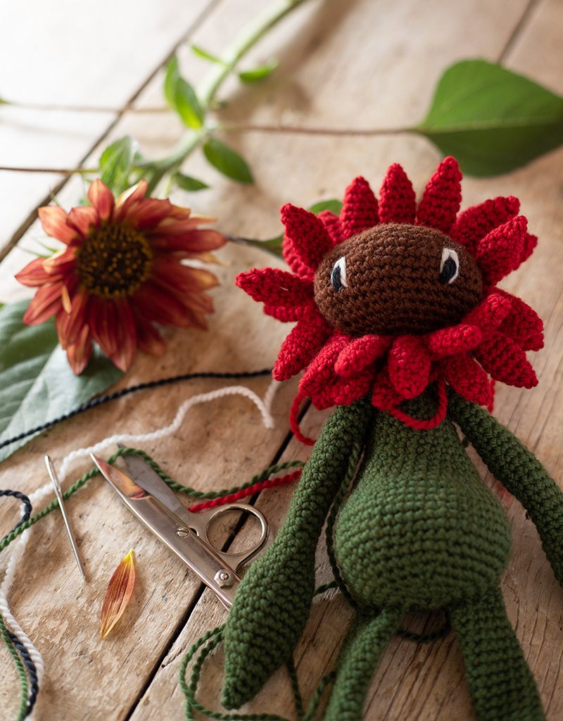 Crochet your own: Red Sunflower Kit | TOFT