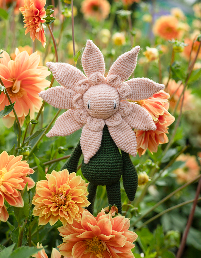 Crochet your own: Formal Dahlia Kit | TOFT