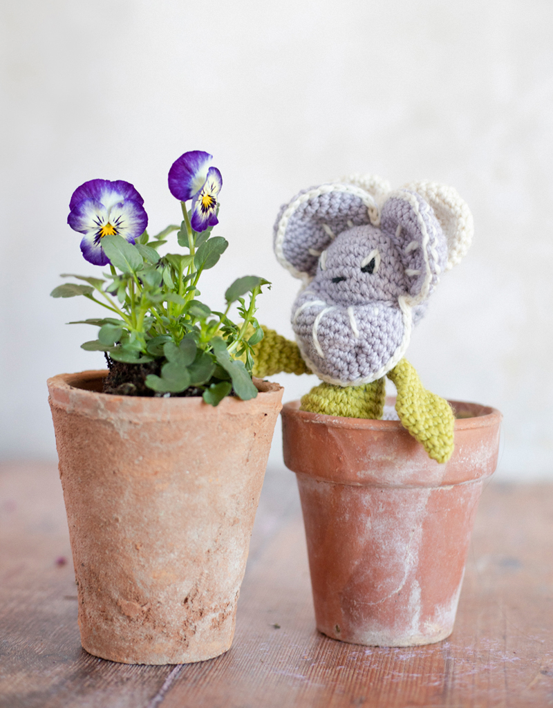#croyourown Crochet Mini Violet Flower Project | TOFT