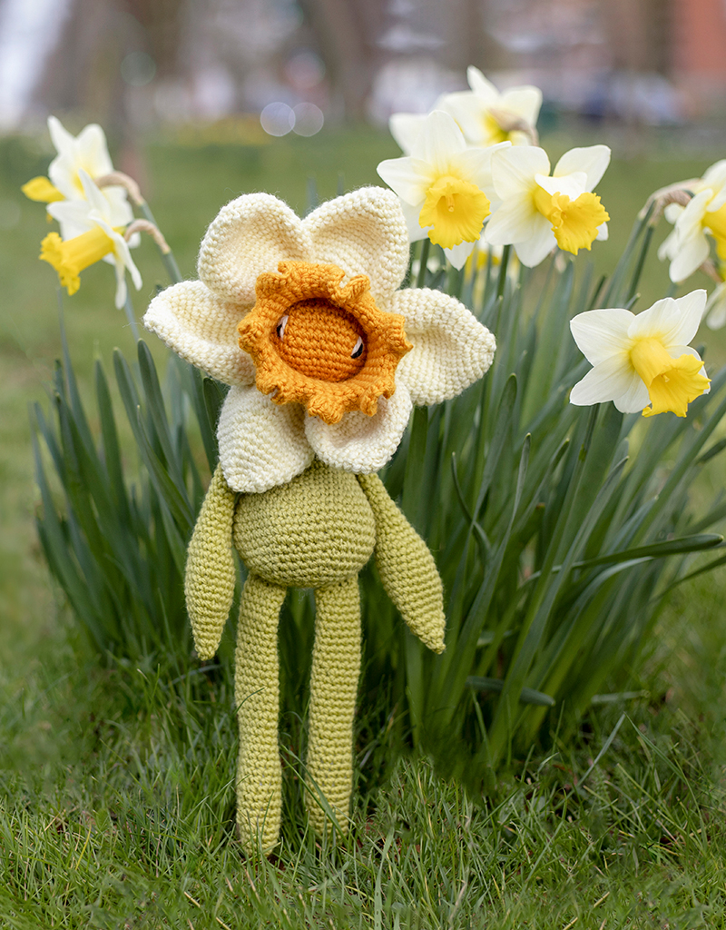 Crochet your own: Bicolour Daffodil Kit | TOFT